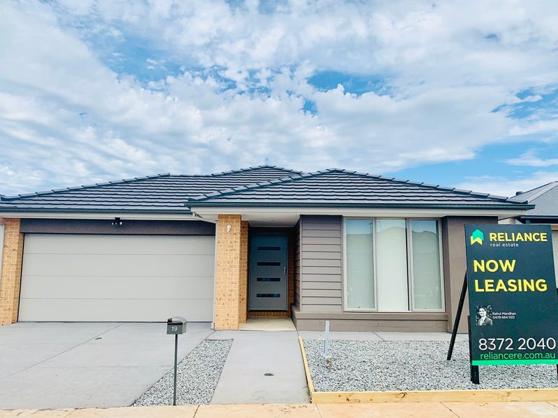 19 Bellview Drive, Rockbank, VIC 3335 - realestate.com.au