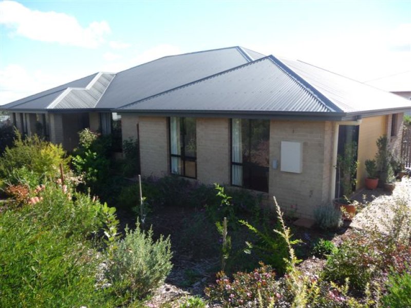 1 Debbie Court, Highfields, Qld 4352 - Property Details