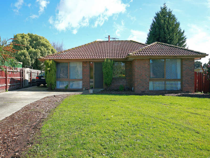 15 Broadwalk Grove, Endeavour Hills, VIC 3802 - realestate.com.au
