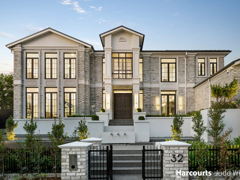 32 Bunker Cres, Glen Waverley, VIC 3150 - realestate.com.au