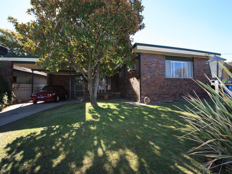 54 White Ave, Kooringal, NSW 2650 - Property Details