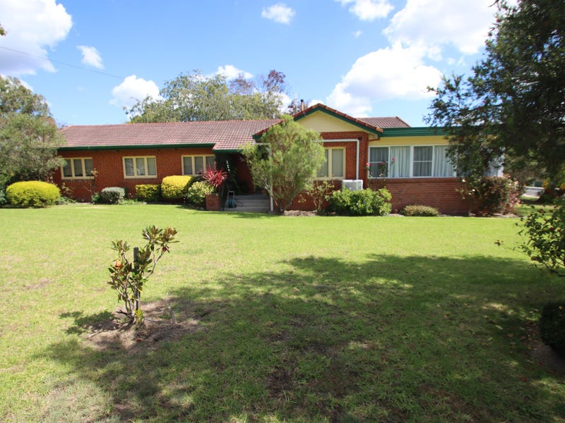 74 Wood Street, Tenterfield, NSW 2372 - Property Details