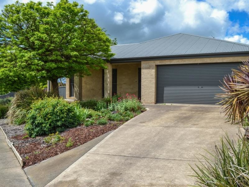 19 Stewart Street, Mansfield, VIC 3722 - realestate.com.au