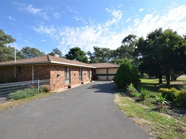 11 Kingston Street, Spring Ridge, NSW 2343 - realestate.com.au