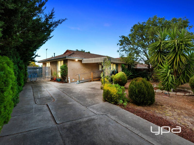 6 Devon Place, Melton West, VIC 3337 - realestate.com.au