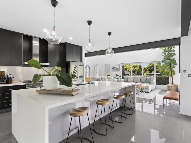 9 Meharry Court, Cabarlah, Qld 4352 - Property Details