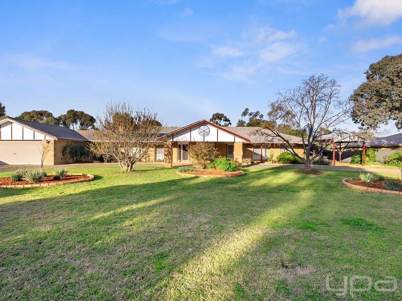 1 Springbank Way, Brookfield, VIC 3338 - realestate.com.au