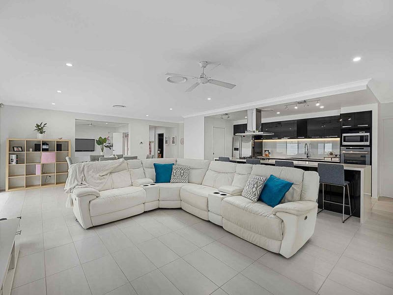 30 Oakmoss Drive, Springfield Lakes, QLD 4300 - realestate.com.au