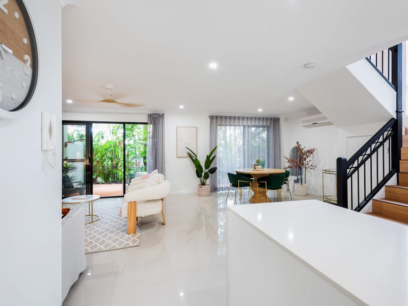 9/23 Santa Barbara Road, Hope Island, Qld 4212 - Property Details
