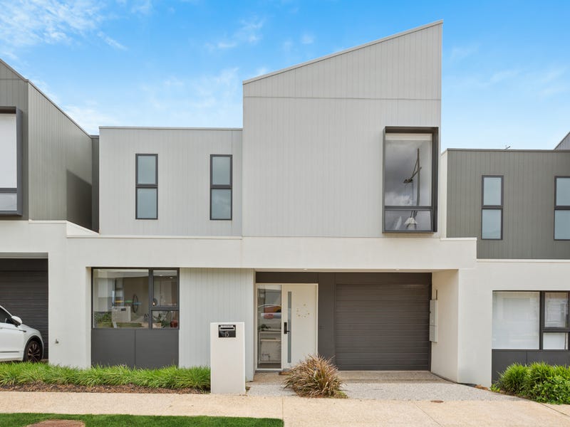 15 Macintosh Cres, Woodforde, SA 5072 - realestate.com.au