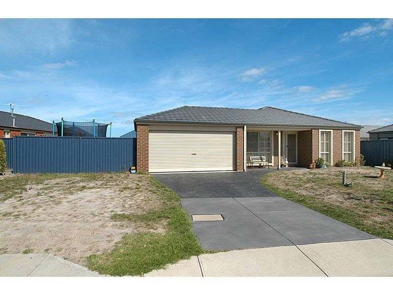 4 River Red Grove, Pakenham, Vic 3810 - Property Details