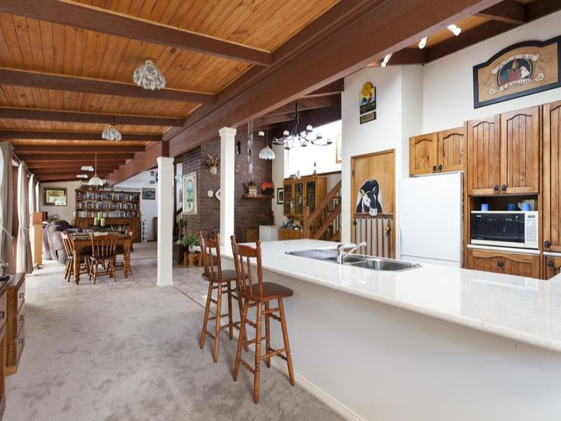 30 Baker Street, Cockatoo, VIC 3781 - realestate.com.au