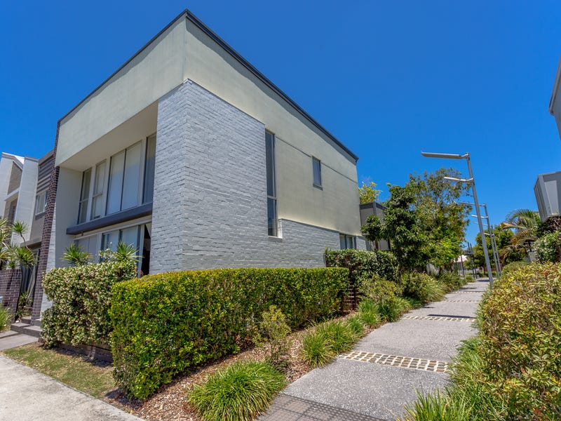 15 Emily Way, Varsity Lakes, QLD 4227 - realestate.com.au