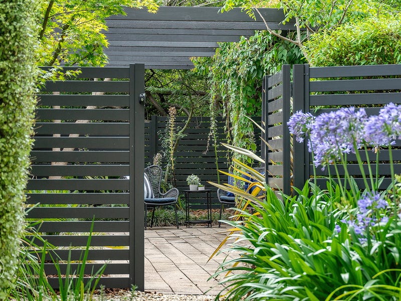 2 Checchi Place, Monash, ACT 2904 - Property Details