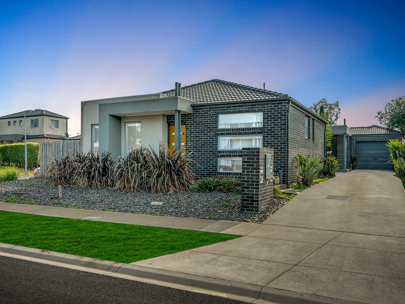 1/33 Kayla Way, Kurunjang, Vic 3337 - Property Details