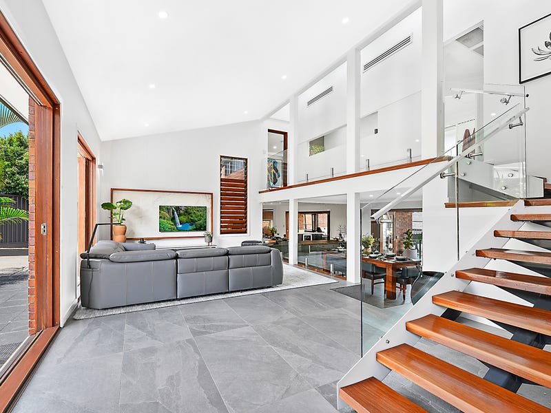 8 Mina Place, Southport, Qld 4215 - Property Details