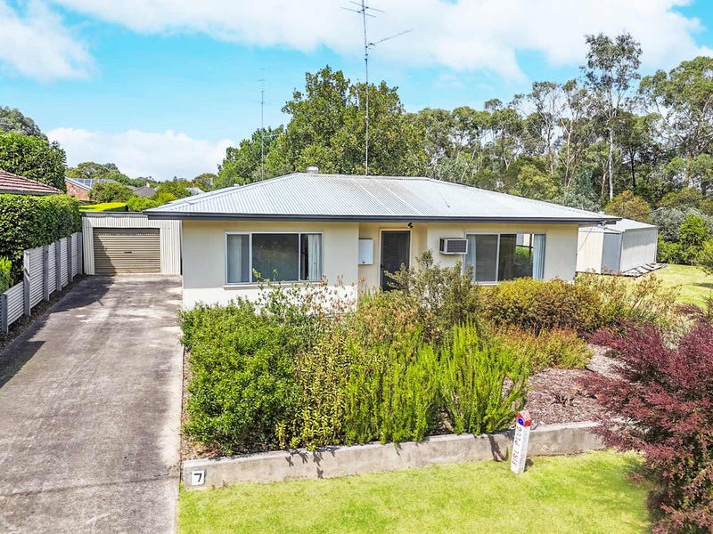 7 Cameron Street, Hamilton, Vic 3300 - Property Details