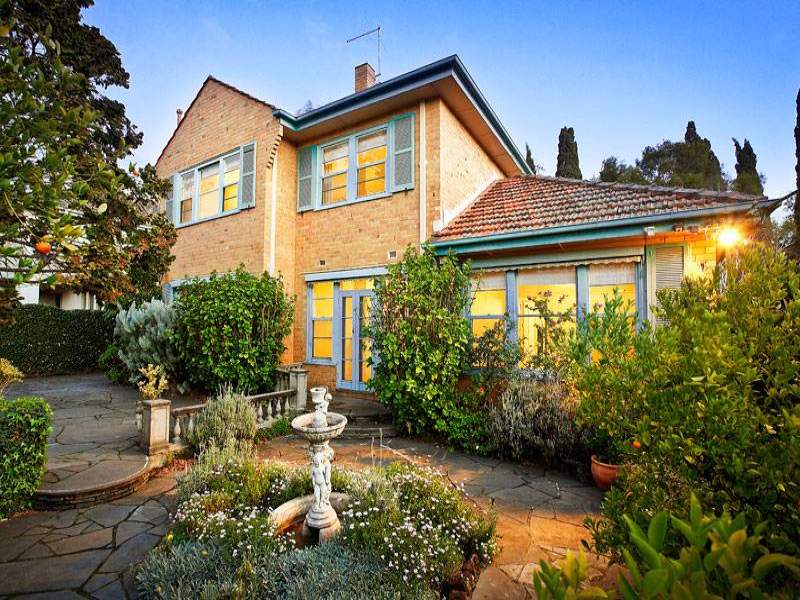 4 Clendon Court, Toorak, VIC 3142 - realestate.com.au