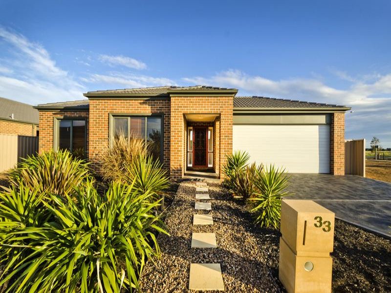 33 Tarango Drive, Point Cook, VIC 3030 - realestate.com.au