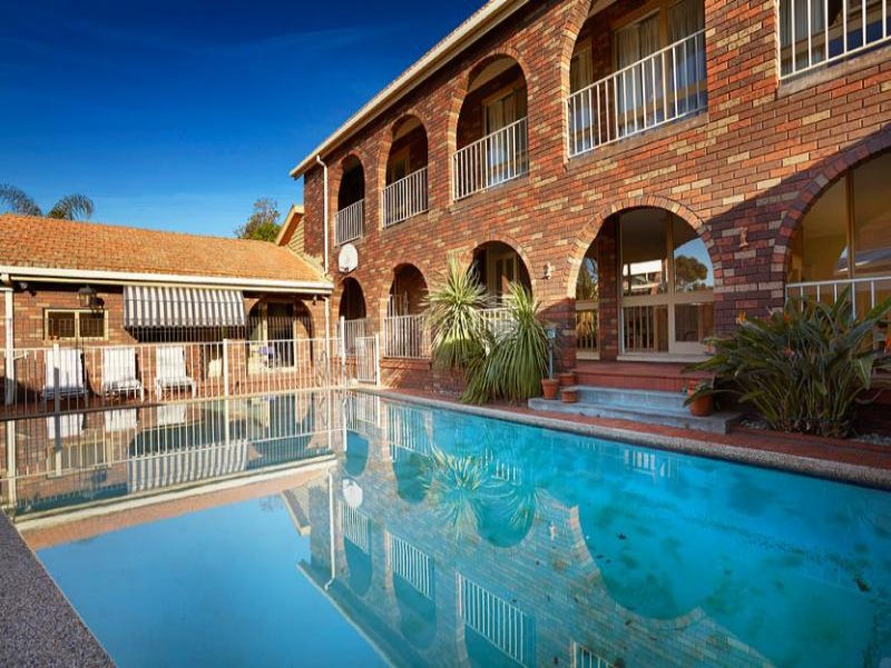 8 Maple Court, Keilor, VIC 3036 - realestate.com.au