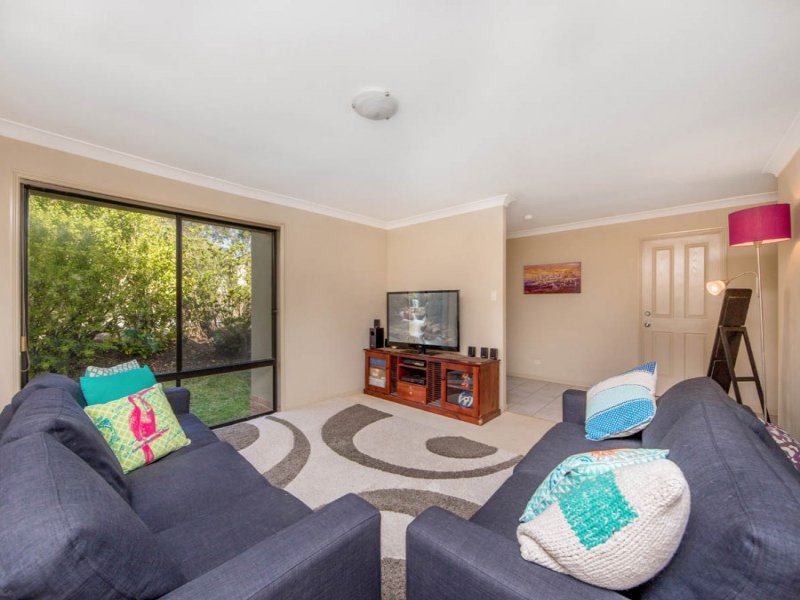 8 Ross Place, Wakerley, Qld 4154 - Property Details