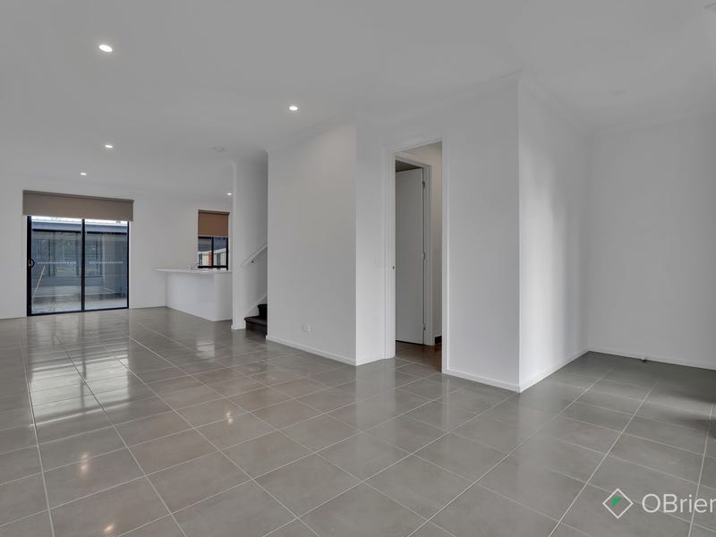 12 Mccomb Lane, Cranbourne, VIC 3977 - realestate.com.au