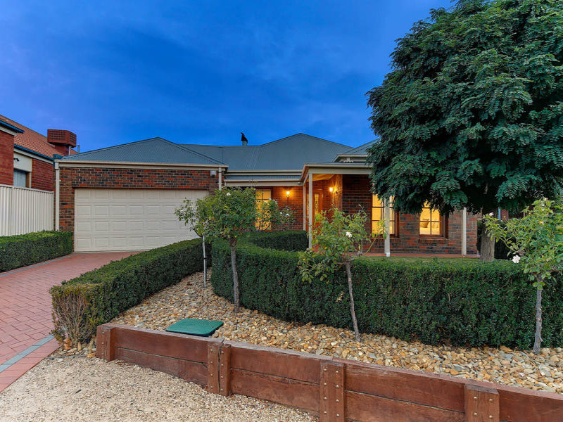 18 Anna Court, Werribee, VIC 3030 - realestate.com.au