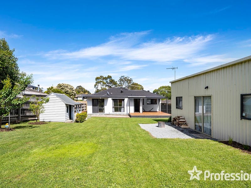 9 McFadzean Street, Coldstream, Vic 3770 - Property Details
