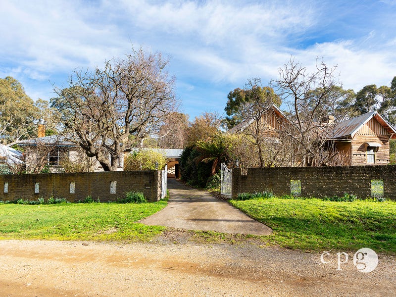 4 Camp Crescent, Castlemaine, Vic 3450 - Property Details