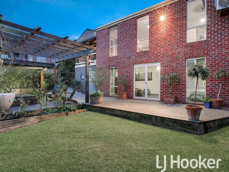 21 Sheldon Drive, Berwick, VIC 3806 - realestate.com.au