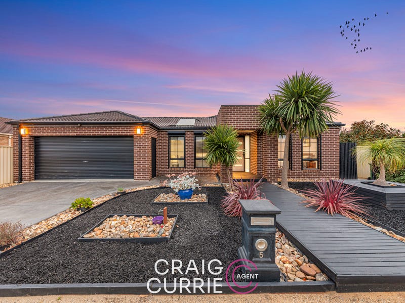 5 Delft Place, Pakenham, Vic 3810 - Property Details