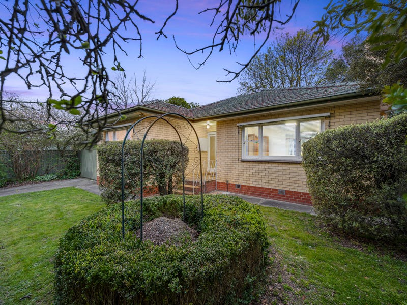 36 Dover Street, Wendouree, Vic 3355 - Property Details