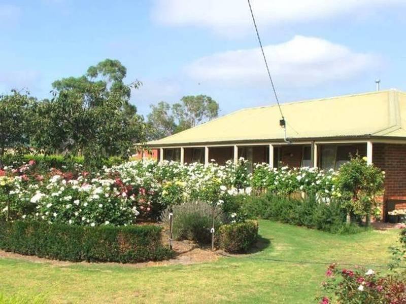 30 The Crescent, Tyabb, VIC 3913 - realestate.com.au