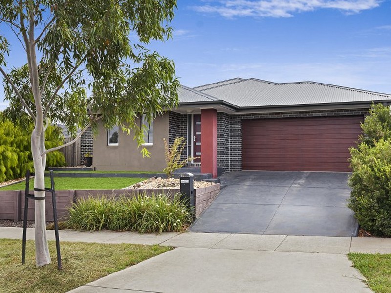 4 Spring Ridge Boulevard, Wallan, Vic 3756 - Property Details