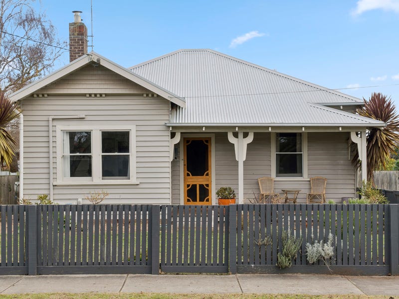 11 Mclaughlin Street, Colac, VIC 3250 - realestate.com.au