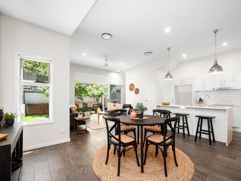 1/11 Ellena Avenue, Greenslopes, Qld 4120 - Property Details