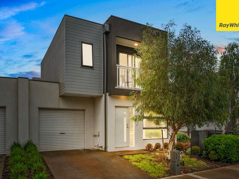 11 Cherington Place, Strathtulloh, VIC 3338 - realestate.com.au