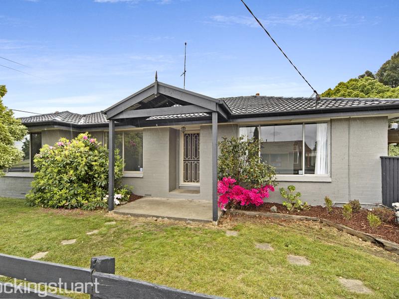 112 Learmonth Road, Wendouree, Vic 3355 - Property Details