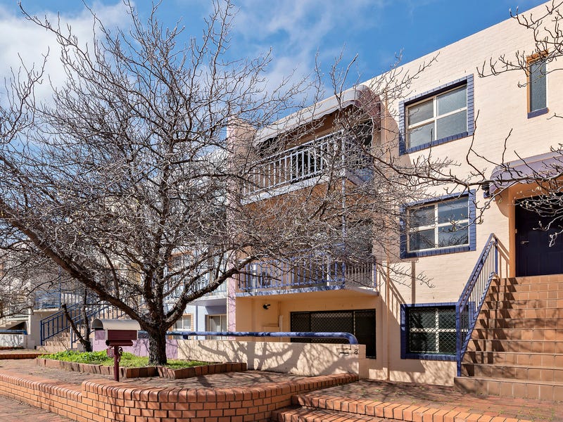 8 Bootle Place, Phillip, ACT 2606 - Property Details