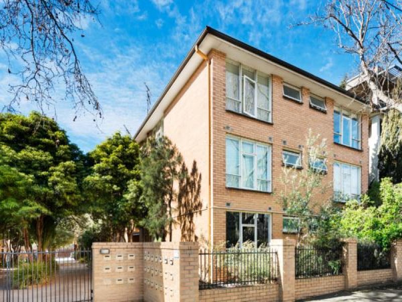 2/10 Acland Street, St Kilda, VIC 3182 - realestate.com.au