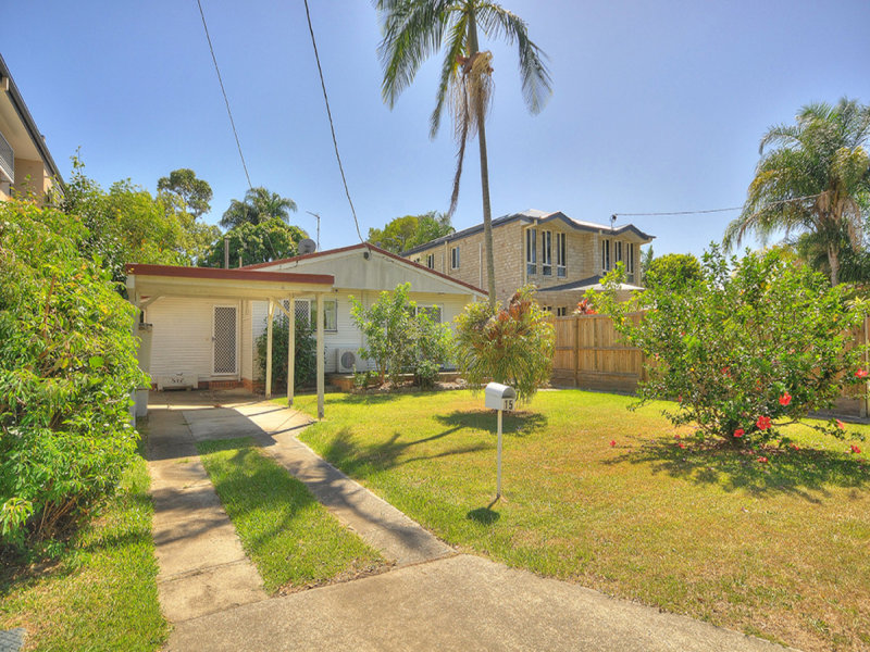 15 Nevenia Street, Labrador, Qld 4215 - Property Details
