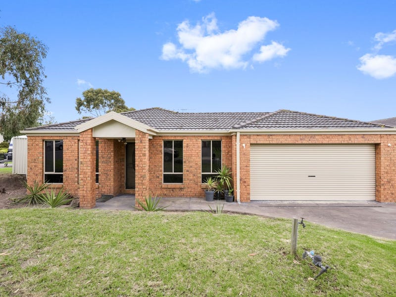 11 Cardiff Grove, Cranbourne East, VIC 3977 - realestate.com.au