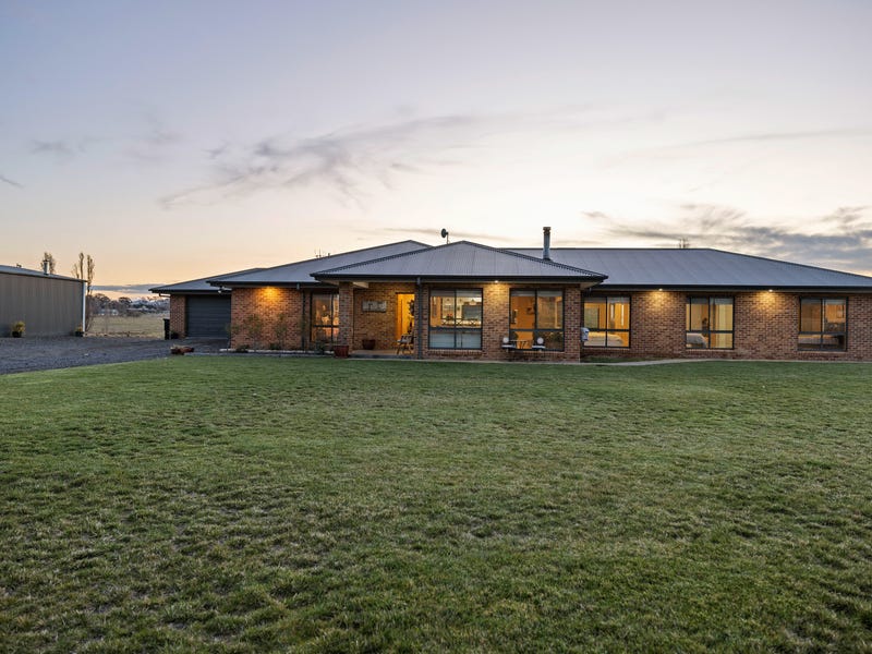 587 Royalla Drive, Royalla, NSW 2620 - Property Details