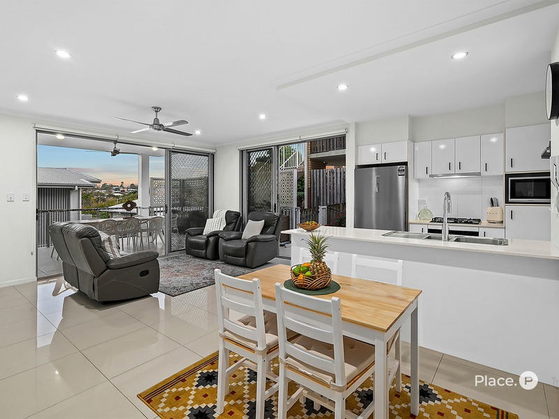 6/64 Pembroke Road, Coorparoo, Qld 4151 - Property Details