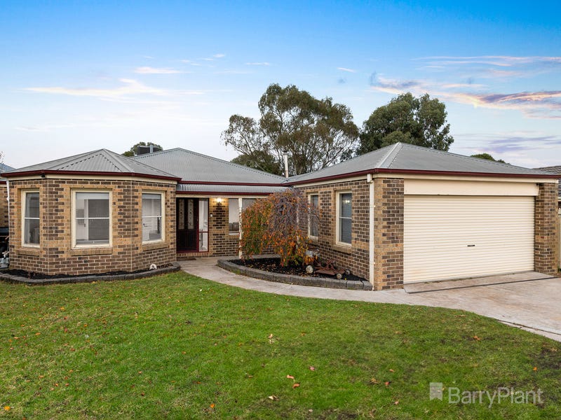 66 Dunbarton Drive, Pakenham, Vic 3810 - Property Details