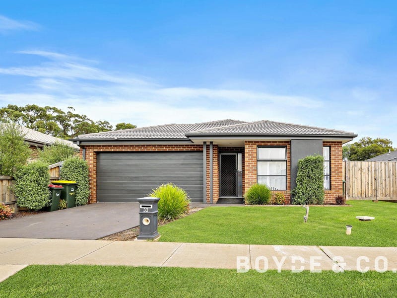 32 Byron Drive, Drouin, Vic 3818 - Property Details