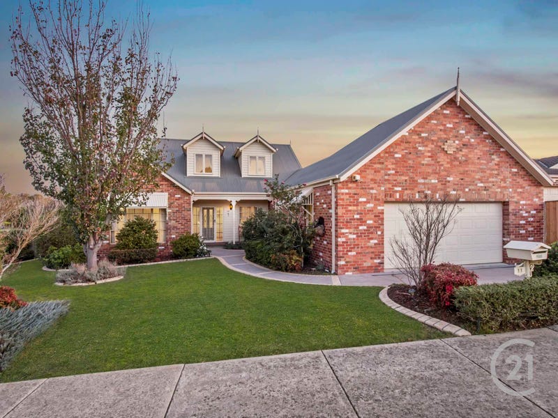 11 Overland Rise, Pakenham, VIC 3810 - realestate.com.au