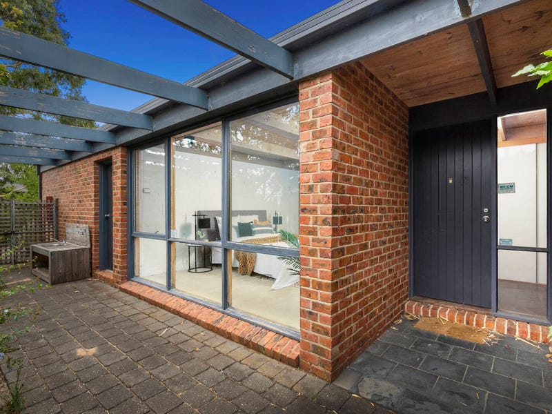 8 Manor Crescent, Highton, Vic 3216 - Property Details