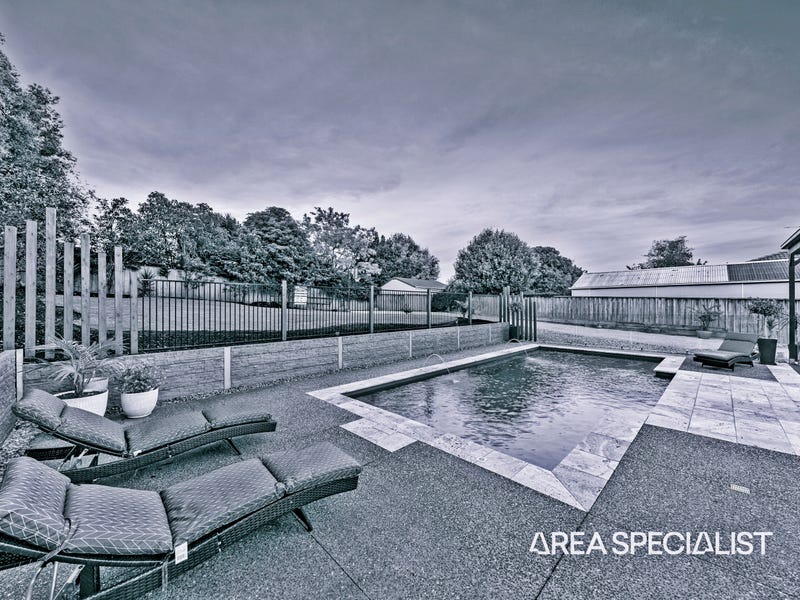 10 Overland Rise, Pakenham, Vic 3810 - Property Details