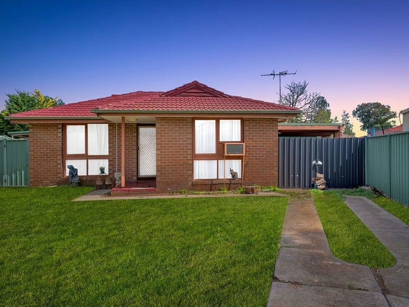 9 Devon Place, Melton West, VIC 3337 - realestate.com.au